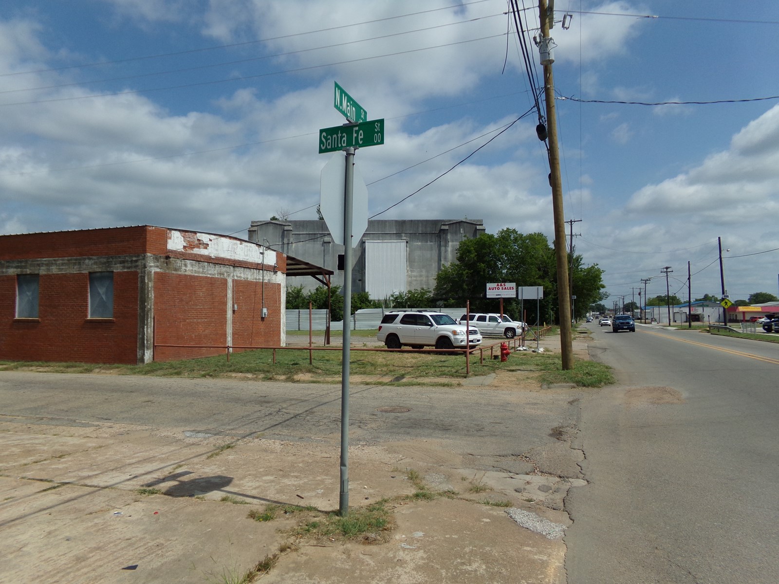 Commercial Property with City Road Frontage Paris TX